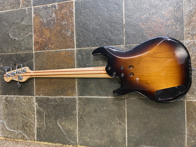 B-STOCK - Bass Guitars