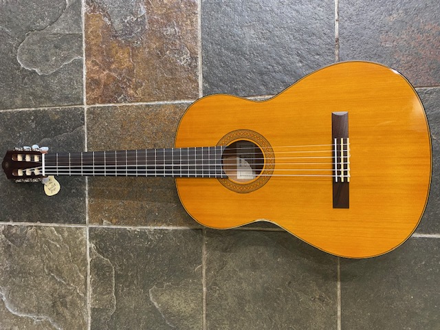 B-STOCK - Nylon Strung Guitars