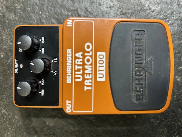 SH Behringer UT100 Ultra Tremolo