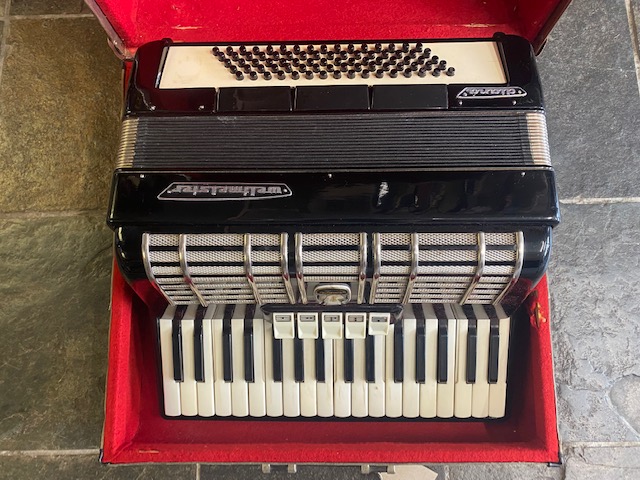 COM Weltmeister Diana 80 Bass Accordion