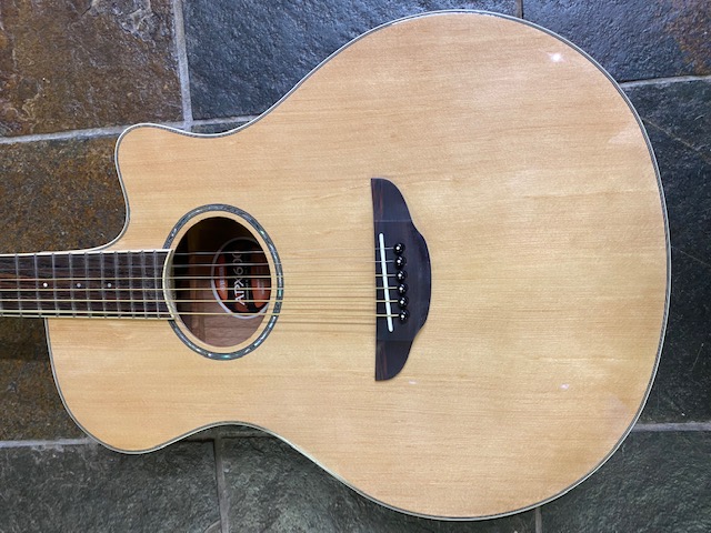 Yamaha APX600 Natural
