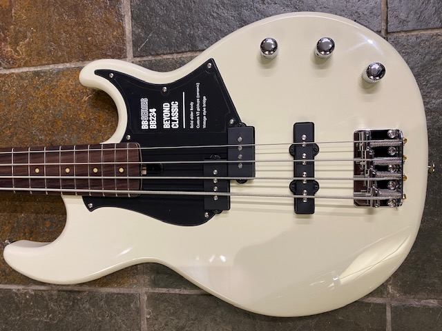Yamaha BB234 Bass Vintage White