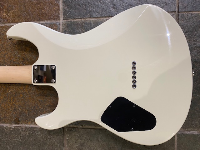 Yamaha Pacifica 120H Vintage White